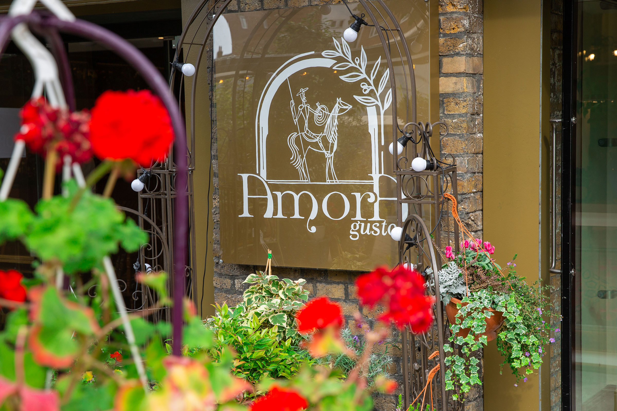 Get in Touch with Amora Gusto - London's Spanish Restaurant